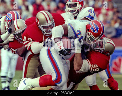 Buffalo Bills defensive tackle Larry Ogunjobi (99) arrives at the ...