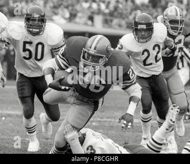 Chicago Bears linebacker Mike Singletary speaks to members of the media ...
