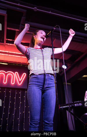 Rising Superstar and BBC Sound of 2018 Winner Sigrid meets and performs ...