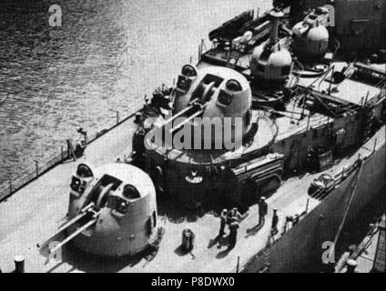 76 mm L70 gun turrets on USS Norfolk (DL-1) c1962 Stock Photo - Alamy
