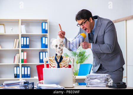 The angry boss yelling at his skeleton employee Stock Photo - Alamy