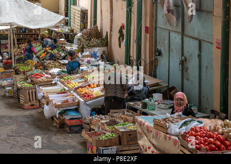 Teze Bazaar, Baku, Azerbaijan Stock Photo: 211751382 - Alamy