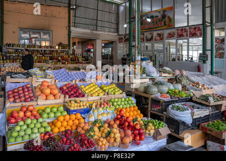 Teze Bazaar, Baku, Azerbaijan Stock Photo - Alamy