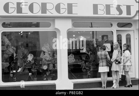 THE LOVERS ROSALIND AYRES, PAULA WILCOX (hidden), SUSAN LITTLER ...