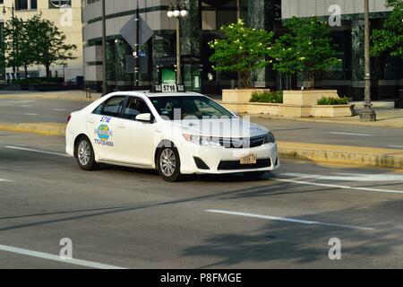 ILLINOIS Chicago Taxi cabs in row outside Ogilvie Transportation Stock ...