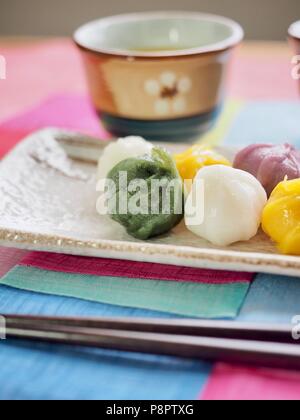 Korean food Songpyeon, Honey-filled Rice Cake Stock Photo - Alamy