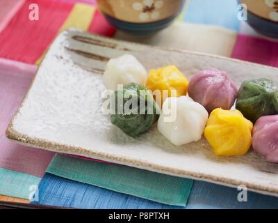 Korean food Songpyeon, Honey-filled Rice Cake Stock Photo - Alamy