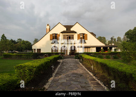Traditional Rwandan house Stock Photo - Alamy