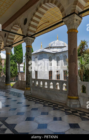 The Audience Chamber (Arz Odası), Topkapi Palace, Istanbul, Turkey ...