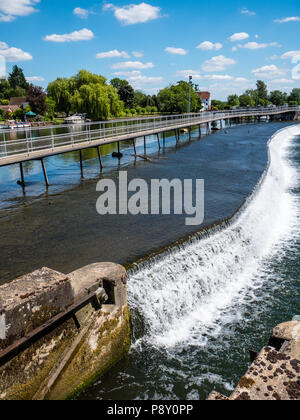 Walkway on Wier, Hambleden Lock and Weir, River Thames, Berkshire ...