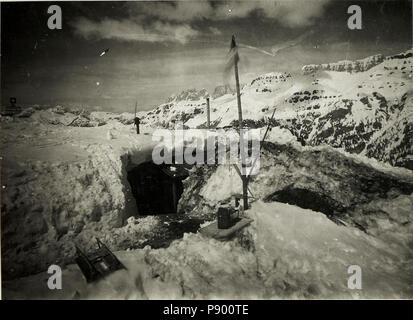Handl Sappeur Baracke, Hintergrund Lang und Plattkofel. Sellagruppe ...