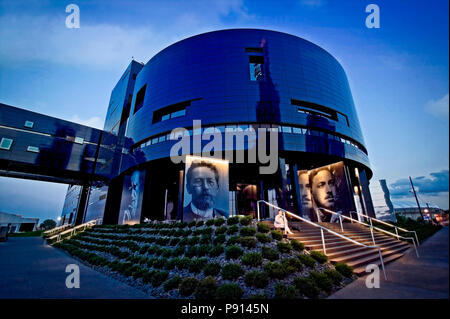 Guthrie Theater, Minneapolis, Minnesota designed by Jean Nouvel opened ...