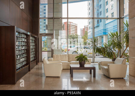 Modern lobby area in office Stock Photo - Alamy