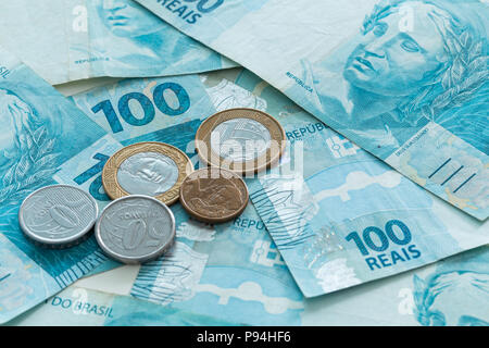 Brazilian money, reais, high denominations Stock Photo - Alamy