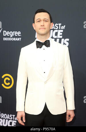 JOSEPH GORDON-LEVITT, BRUCE WILLIS POSTER, LOOPER, 2012 Stock Photo - Alamy