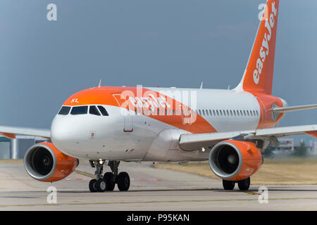Easyjet plane preparing for take off at London Gatwick airport, Surrey ...