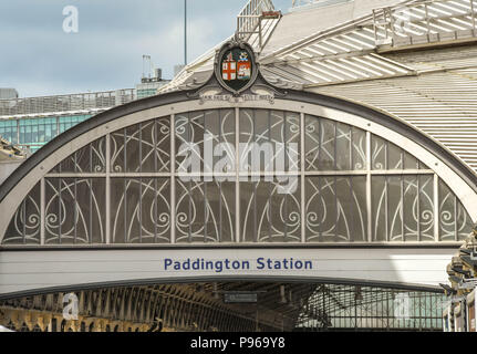 Exterior view of Paddington Station Stock Photo - Alamy