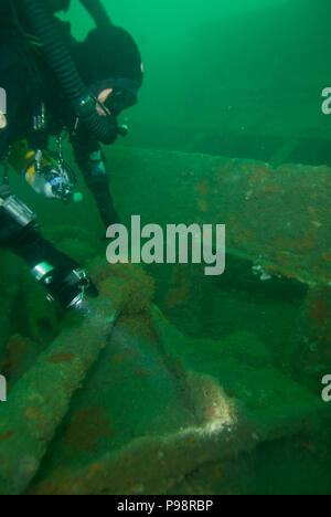 DIVER EXPLORING THE WRECK OF THE SS KYARRA Stock Photo - Alamy