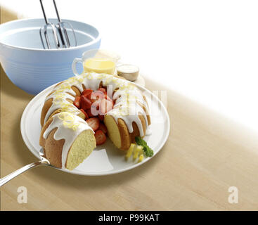 Lemon bundt cake Stock Photo - Alamy