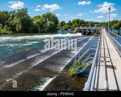 Flood Control, Hambleden Lock and Weir, River Thames, Berkshire ...