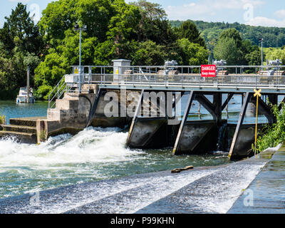 Flood Control, Hambleden Lock and Weir, River Thames, Berkshire ...