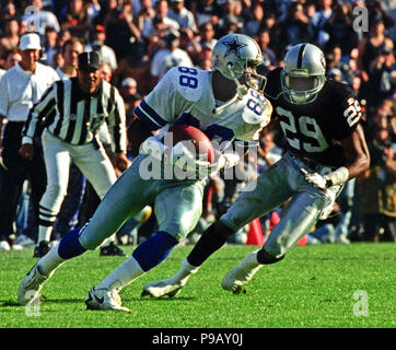 Dallas Cowboys receiver Michael Irvin, with wife Sandi and daughters ...