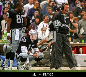 Oakland, California, USA. 10th Dec, 1995. Oakland Raiders vs ...