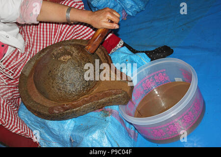 Argan Oil Extraction Stock Photo - Alamy