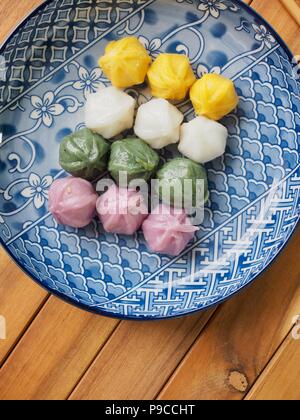 Korean food Songpyeon, Honey-filled Rice Cake Stock Photo - Alamy