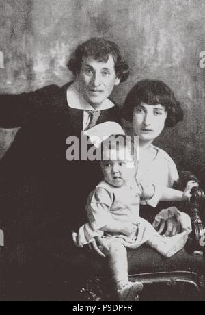 Marc Chagall with his first wife Bella and Daughter Ida, 1917 Stock ...