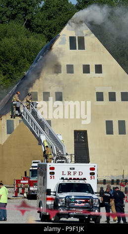 Wadsworth, Illinois, USA. 17th July, 2018. Gurnee Illinois firefighters ...