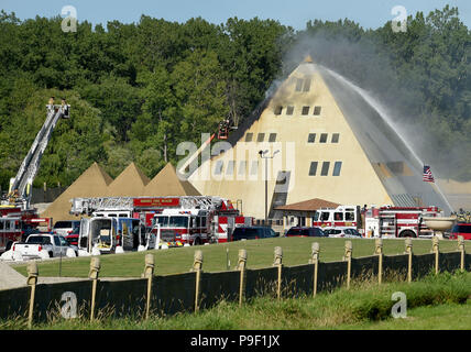 Wadsworth, Illinois, USA. 17th July, 2018. Gurnee Illinois firefighters ...