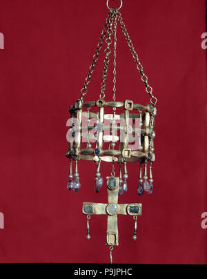 Treasure of Guarrazar. Votive crown of the visigoth king Reccesuinth ...