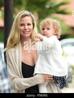 Brooke Burns and her daughter Declan Welles go out for brunch in Los ...