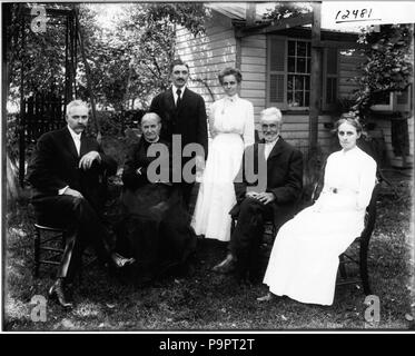 114 Alfred Garrod family in front of house 1913 (3190791855 Stock Photo ...
