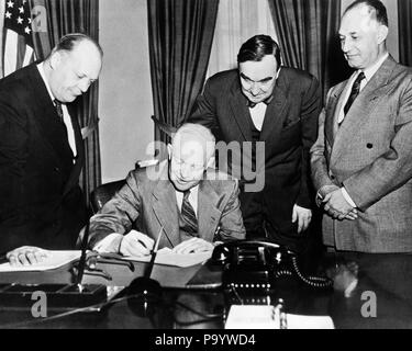 President Dwight D. Eisenhower, signing proclamation Hawaii statehood ...