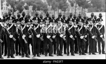 Italian military Soldiers in Parade in Rome in full camouflage and ...