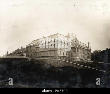 209 Quartier Vieux-Quebec - Cote de la Fabrique - Place de l'Hotel-de ...