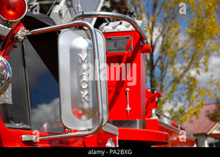 1958 B85 thermodyne Mack fire engine at the glen innes vintage truck ...