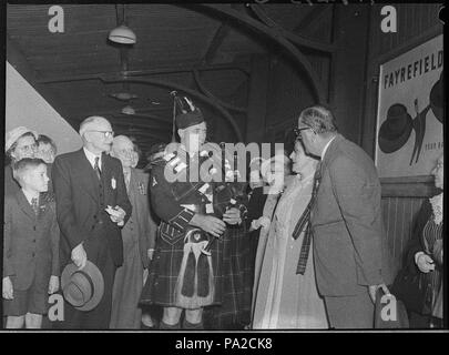 33070 Dame Flora MacLeod Chieftain of the MacLeod Clan at Broadmeadow ...