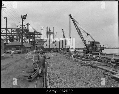 33871 Ships Iron Derby and Baroota loading BHP wharf Stock Photo - Alamy
