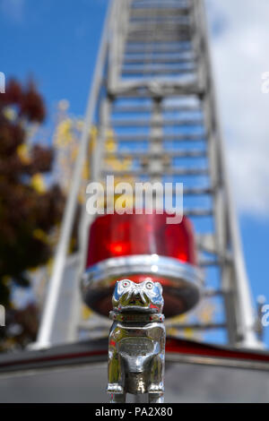 1958 B85 thermodyne Mack fire engine at the glen innes vintage truck ...