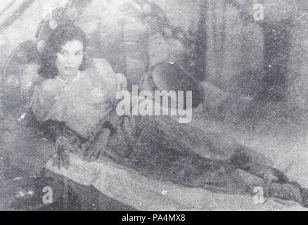 Mimi Mariani in Rahasia Sukudomas Dunia Film 1 Sep 1954 p5 Stock Photo ...