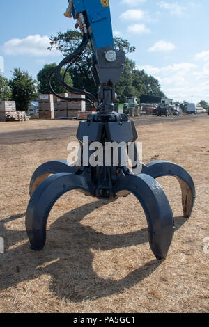 Industrial mechanical grabber Stock Photo - Alamy