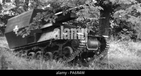 2 10.5cm leFH 16 Geschützwagen auf Vickers Mk VI.2 Stock Photo - Alamy