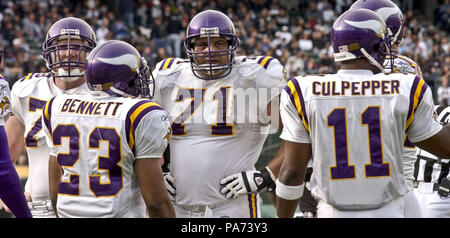 Oakland, California, USA. 16th Nov, 2003. Minnesota Vikings quarterback ...