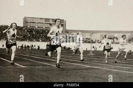 Ethel Smith Fanny Rosenfeld 1928 Olympics 2 Stock Photo - Alamy