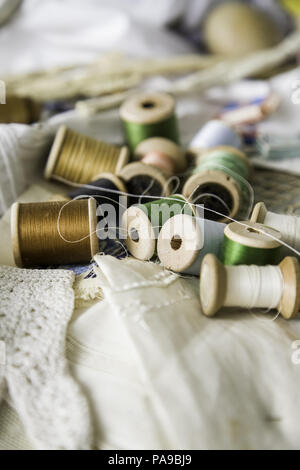 Old sewing threads, objects for sewing clothes Stock Photo - Alamy