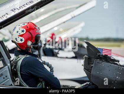 Lt. Col. Christopher Hammond, Thunderbird 1, performs the Low Bomb ...