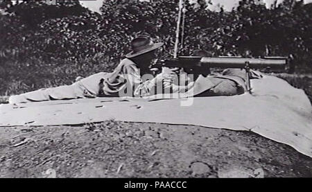 Australian soldiers firing a machine gun during the First World War Stock Photo - Alamy